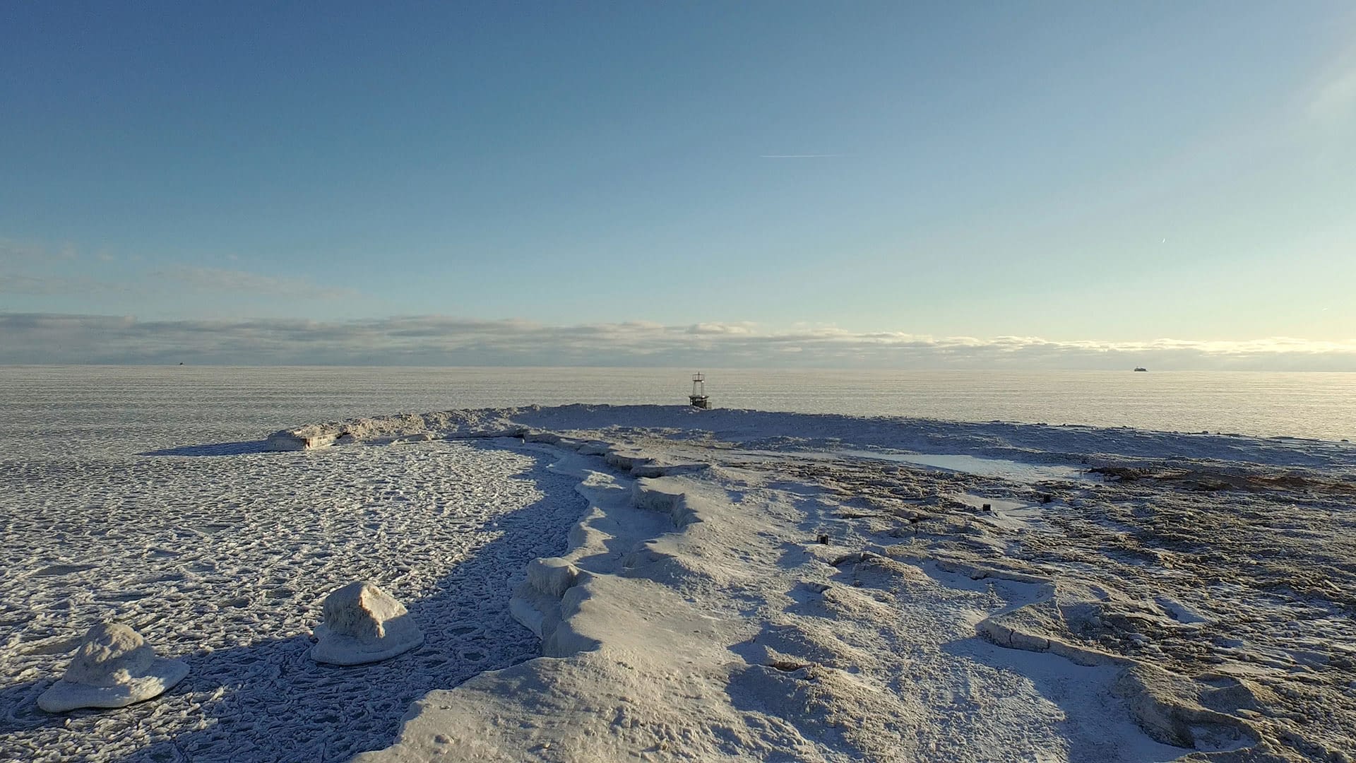 New drone video of Chicago's Frozen Beaches - Ross Feighery Photography